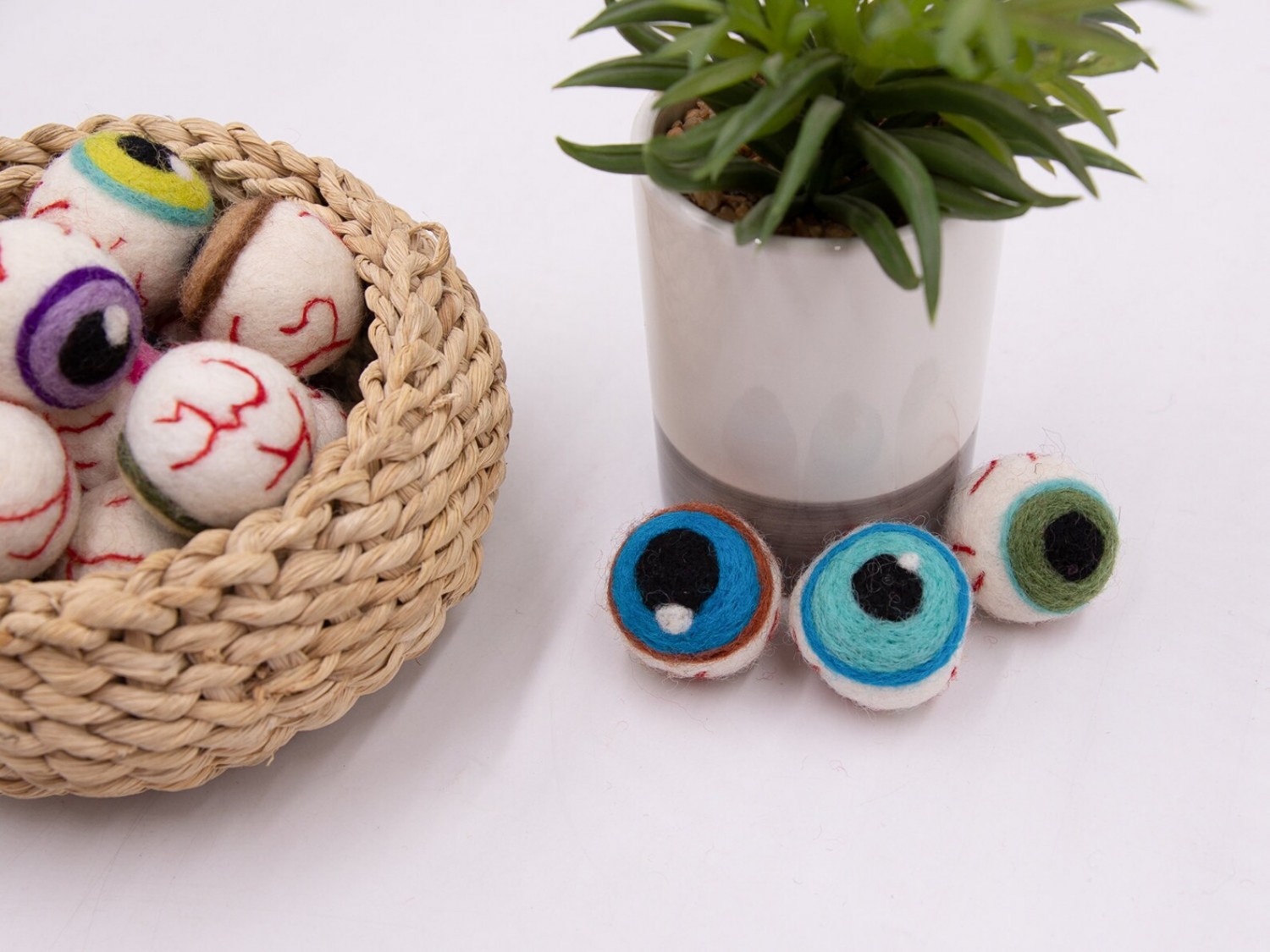 Shop Scary Felt Eye Balls with Nerves - Felt and Yarn