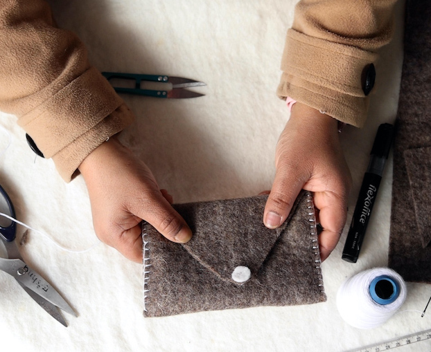 3 Easy Crafts To Make With Your Kid Using Felt Sheet - Felt and Yarn
