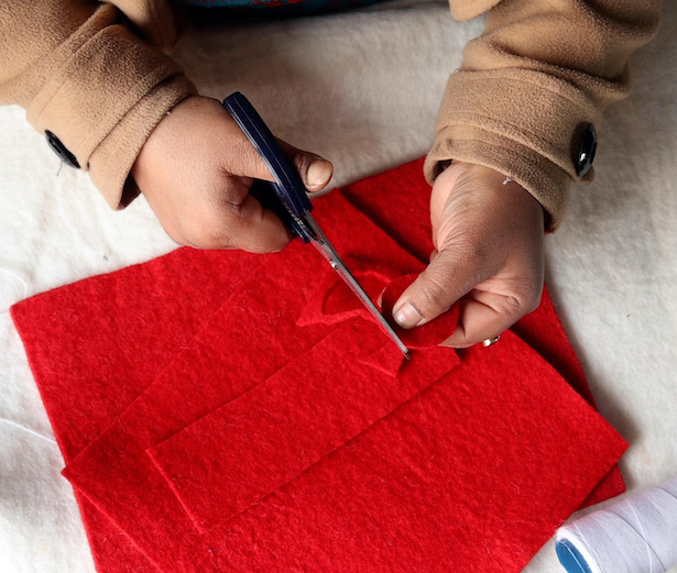 3 Easy Crafts To Make With Your Kid Using Felt Sheet - Felt and Yarn