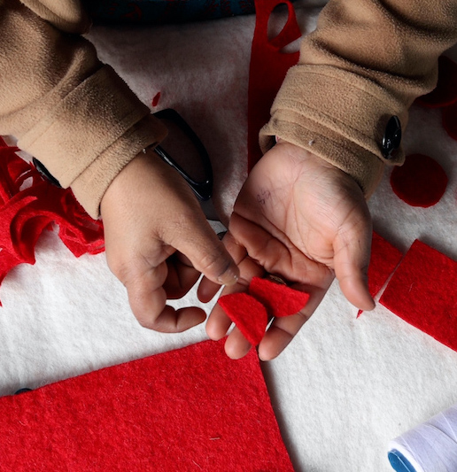 3 Easy Crafts To Make With Your Kid Using Felt Sheet - Felt and Yarn