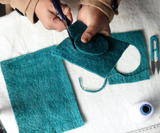3 Easy Crafts To Make With Your Kid Using Felt Sheet - Felt and Yarn
