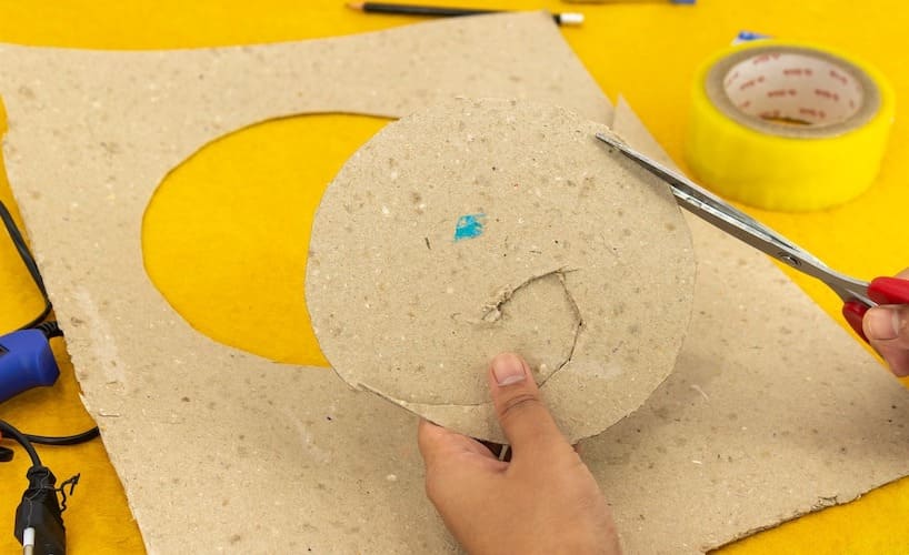Easy Yarn Crafts for Kids: Fun DIY Activities - Felt and Yarn