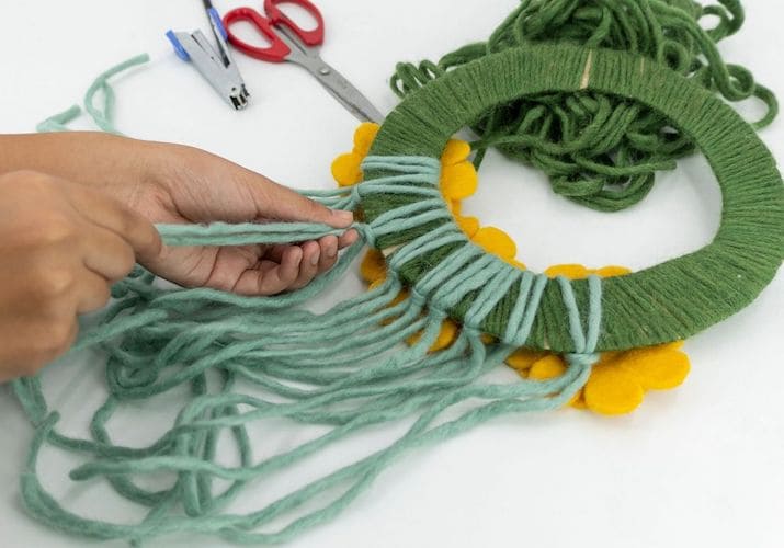 7 Simple and Colorful Yarn Crafts for Kids - Felt and Yarn